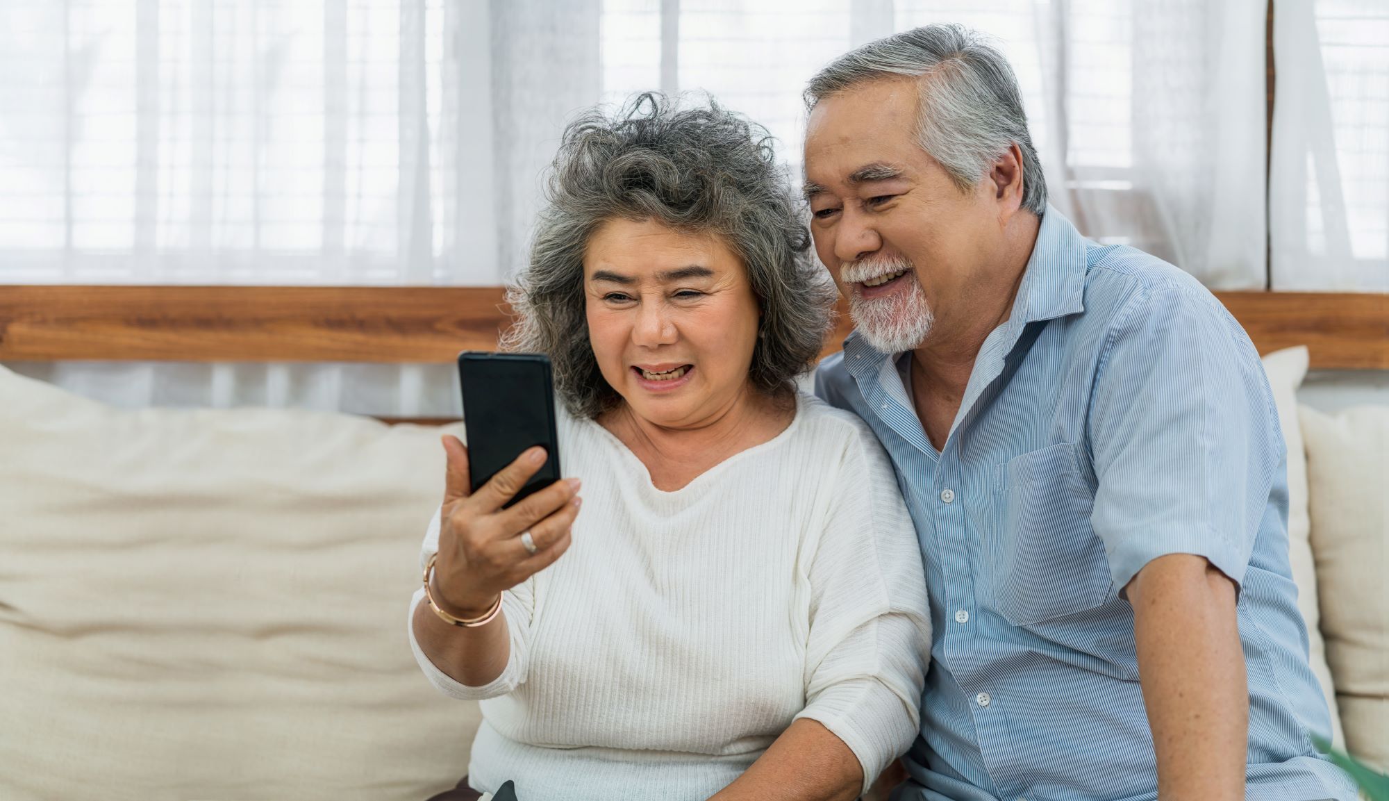 Super Cheap Smartphone Plans for Seniors Looking to Save | SeniorResource