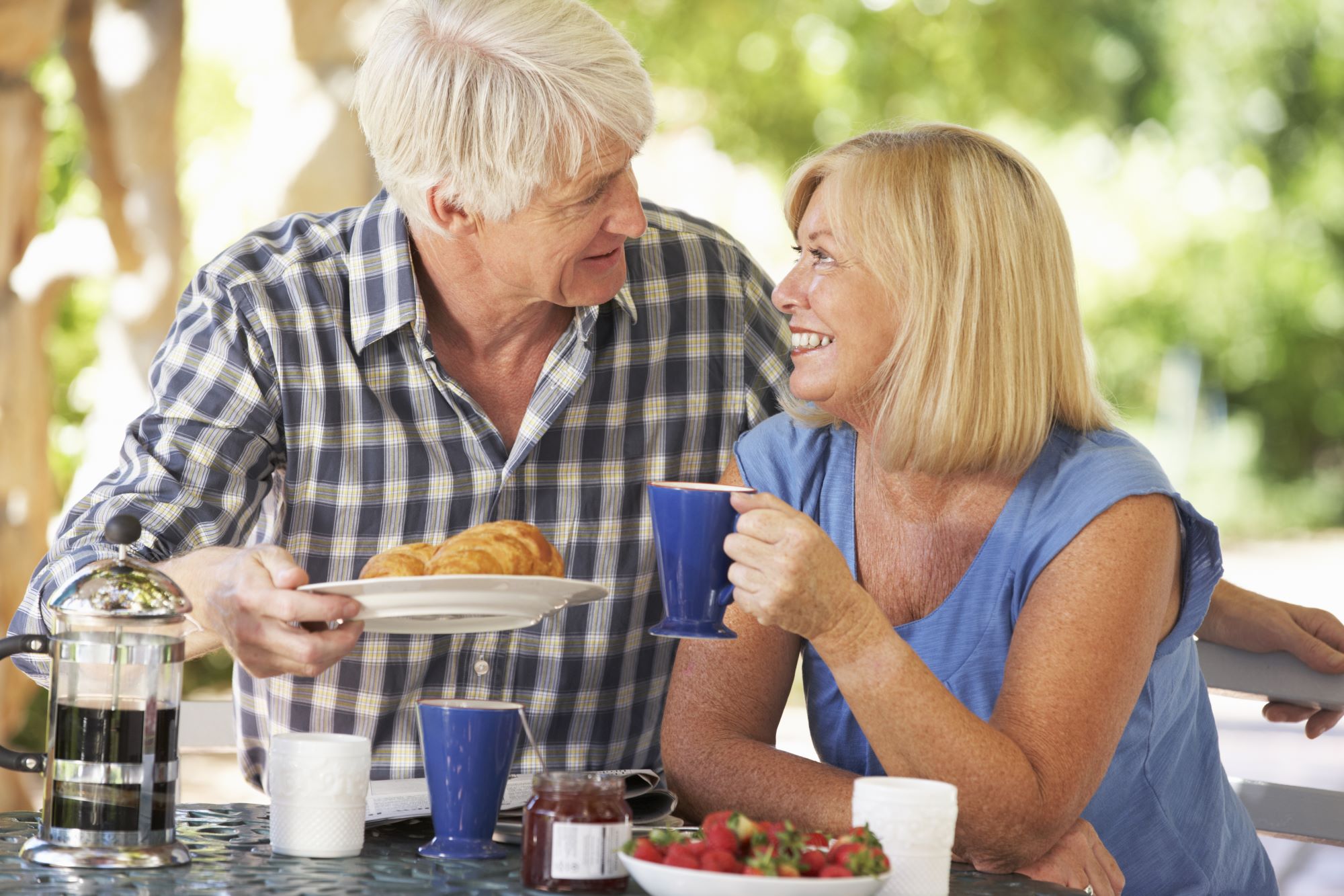 8 Thrifty Tips for Seniors to Save Money When Eating Out | SeniorResource